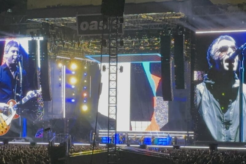 Roll With It - Oasis Live at Soldier Field - InternetFM